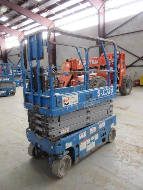 Genie Electric Scissor Lift