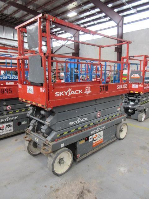 JLG Skyjack Electric Scissor Lift