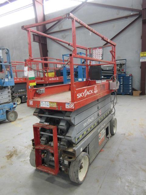 JLG Skyjack Electric Scissor Lift