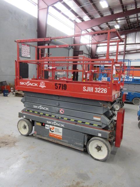 JLG Skyjack Electric Scissor Lift