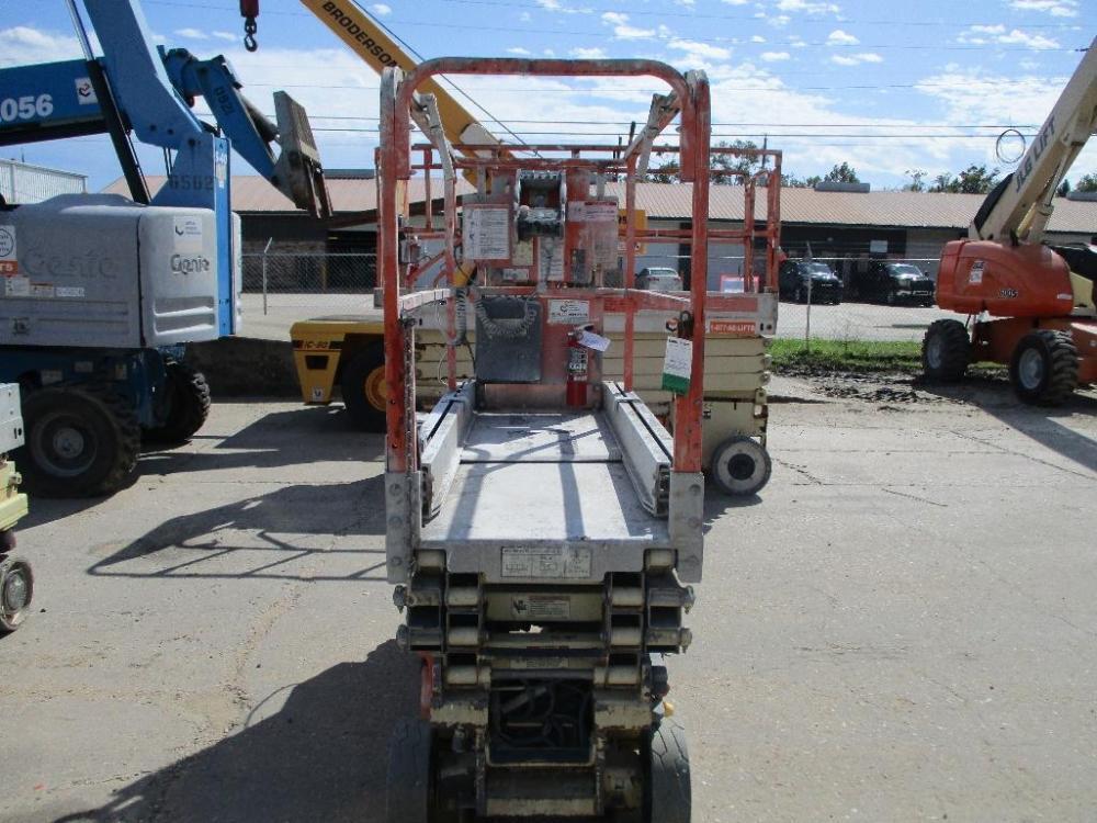 JLG Scissor Lift