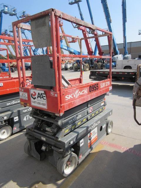 JLG Skyjack Electric Scissor Lift