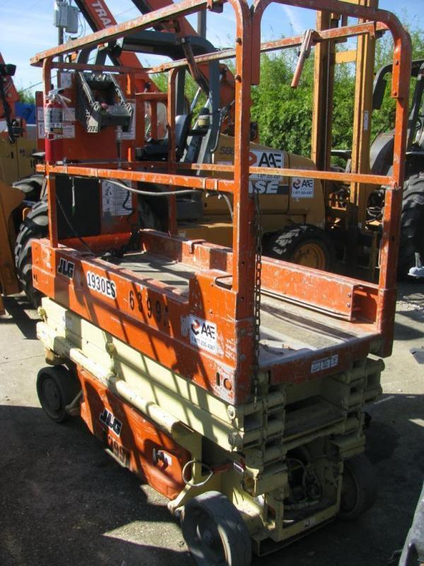 JLG Scissor Lift