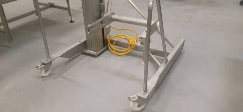 Tote Bin Lift System