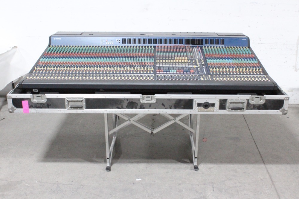 Yamaha PM5000 Mixing Console