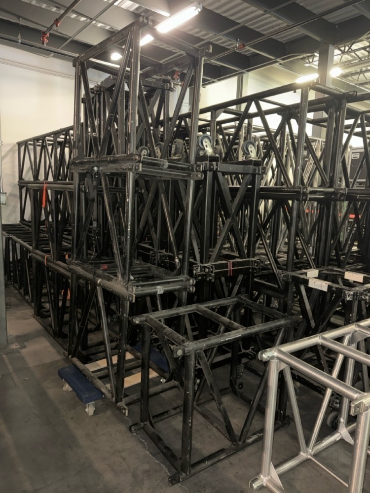 Lot (70) Assorted Sizes Tomcat Heavy Duty 30 x20 Truss Box
