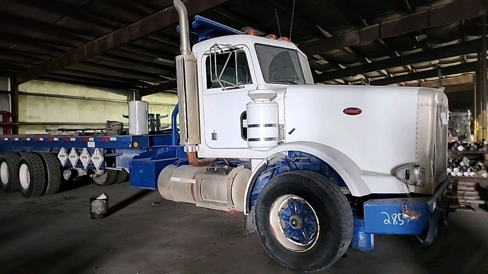 1990 Peterbilt 357 Tandem Axle Flatbed Truck