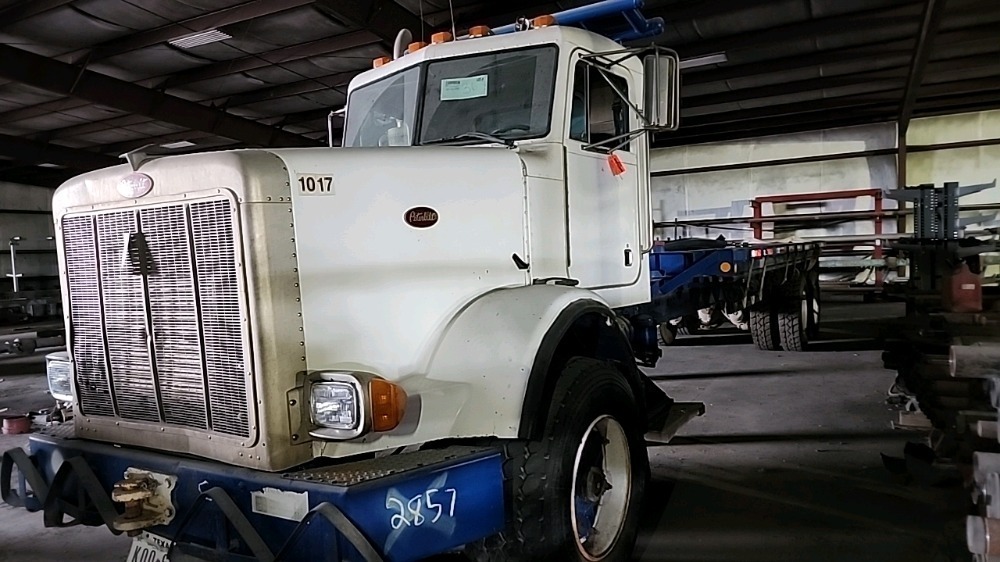 1990 Peterbilt 357 Tandem Axle Flatbed Truck