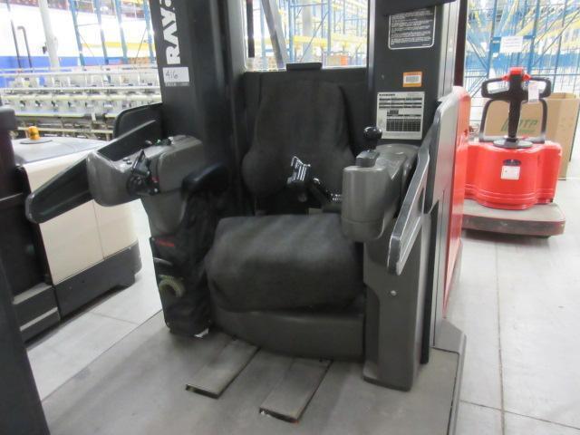Raymond Swing Reach Truck-Turret Forklift